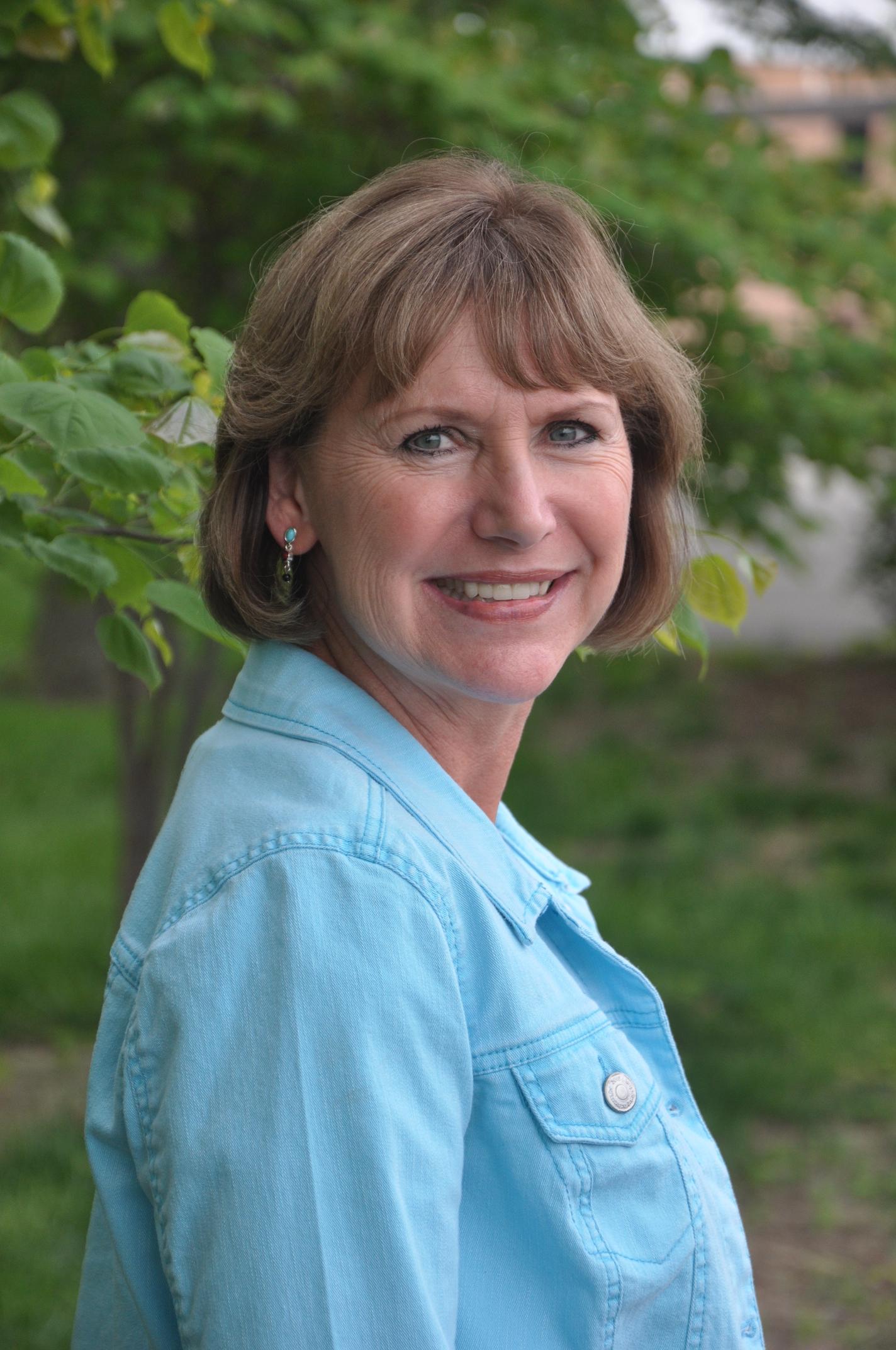 From Local Bookseller to First-Time Author: Kim Teter – Musing