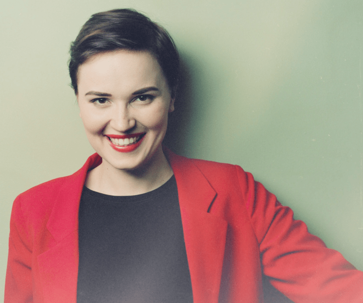 Divergent Author Veronica Roth Explores a Different World in New Series ...